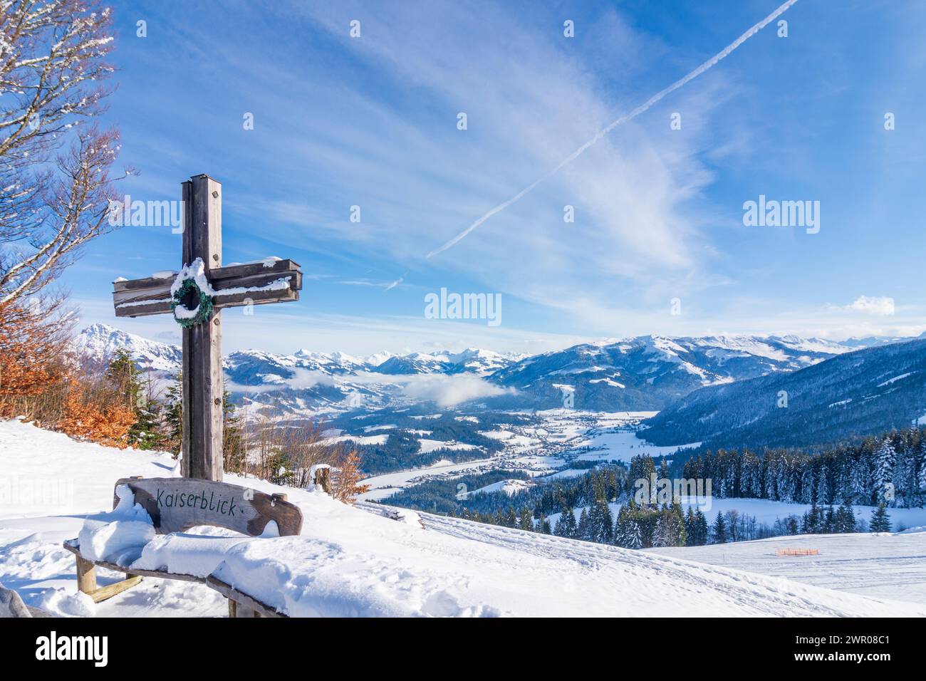 Reith bei Kitzbühel: mountain Astberg, summit cross, view to Kitzbühel ...