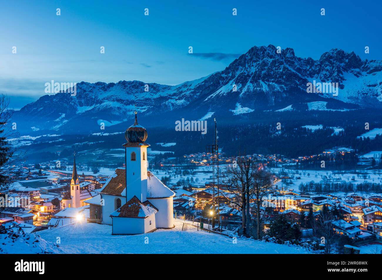 Ellmau: village Ellmau with church, Wilder Kaiser mountain range ...