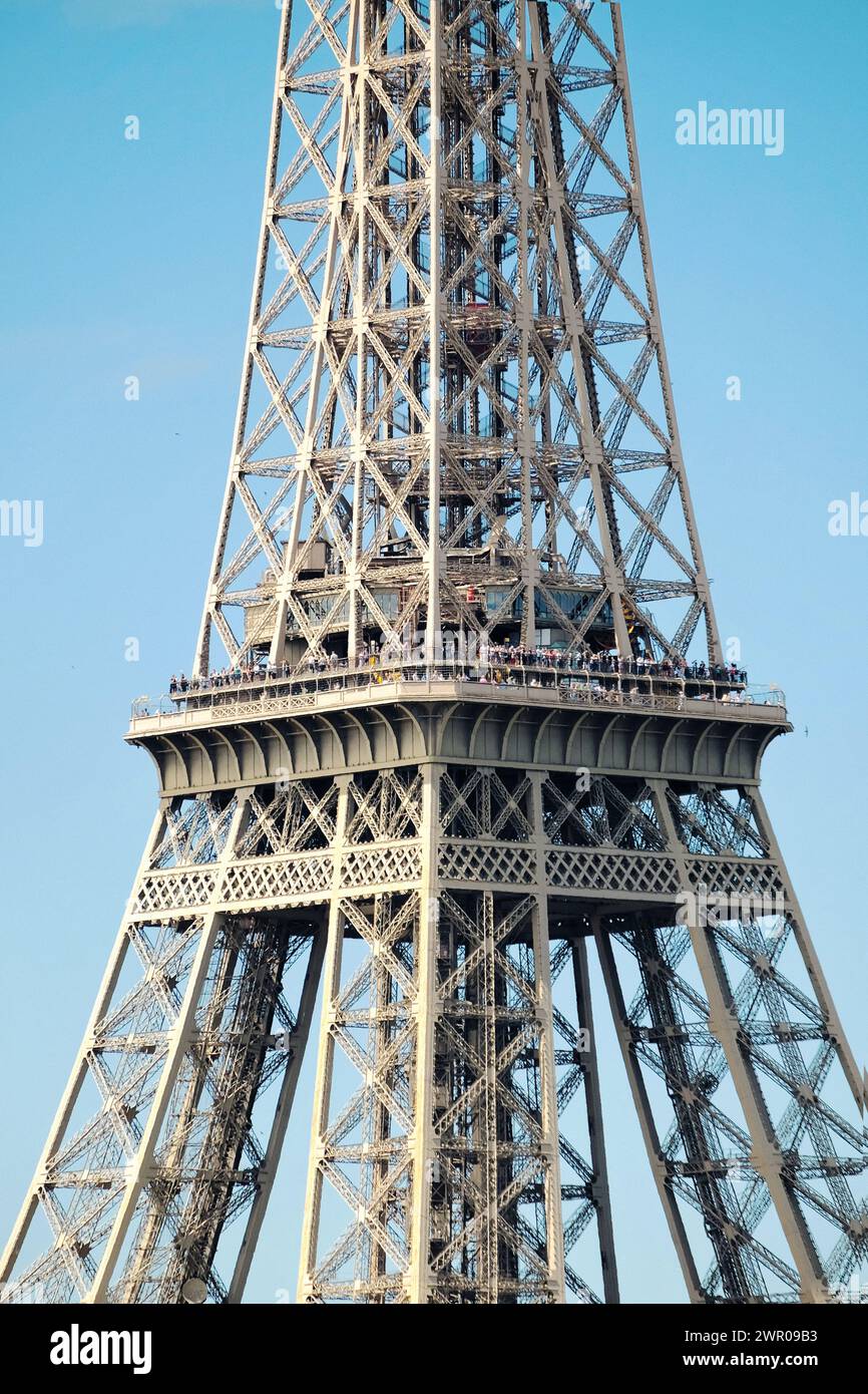 Telephoto close-up of the 2nd floor viewing platform at 116 Meters mid ...