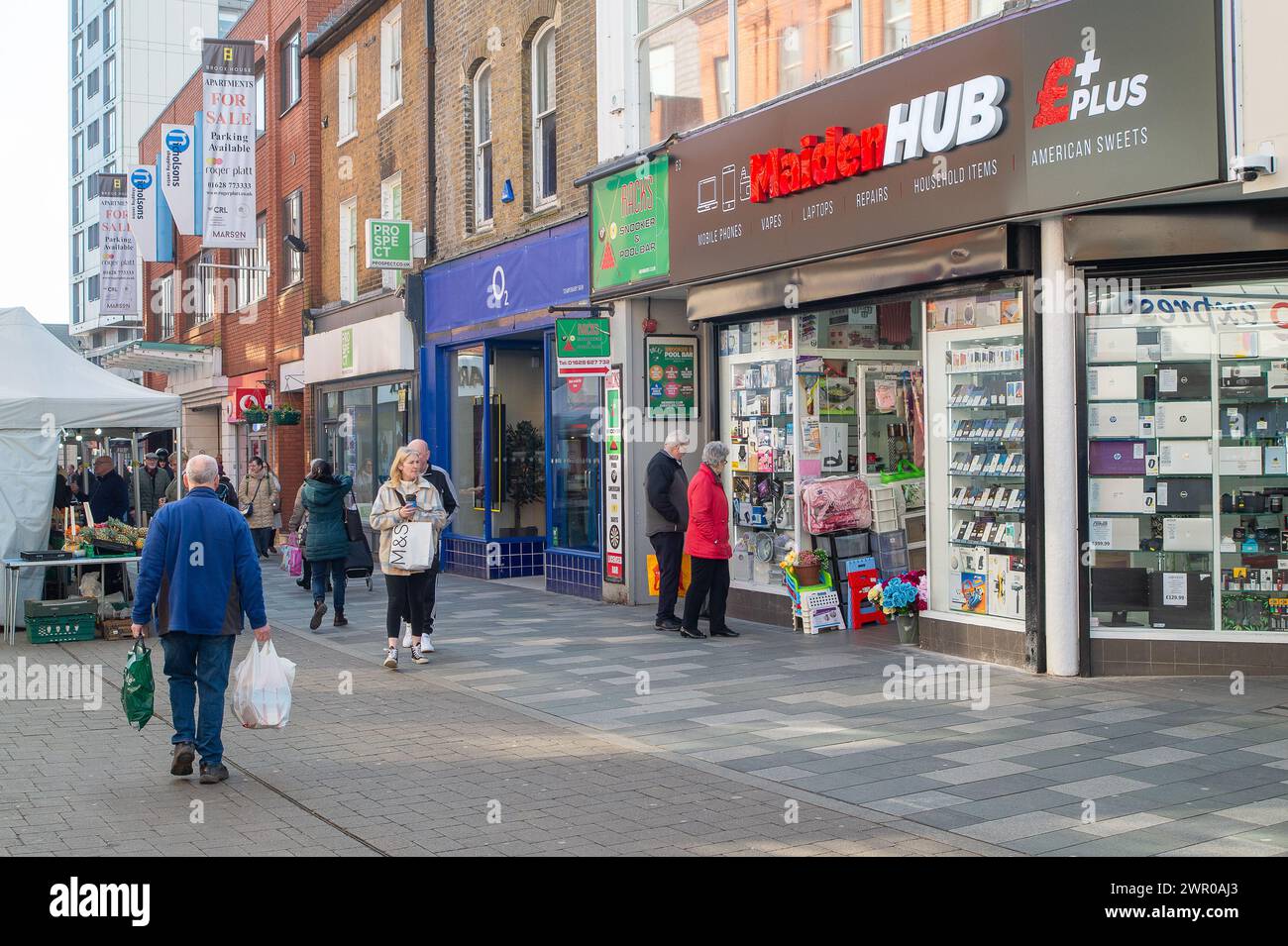 Maidenhead, Berkshire, UK. 8th March, 2024. Shoppers were out and about ...