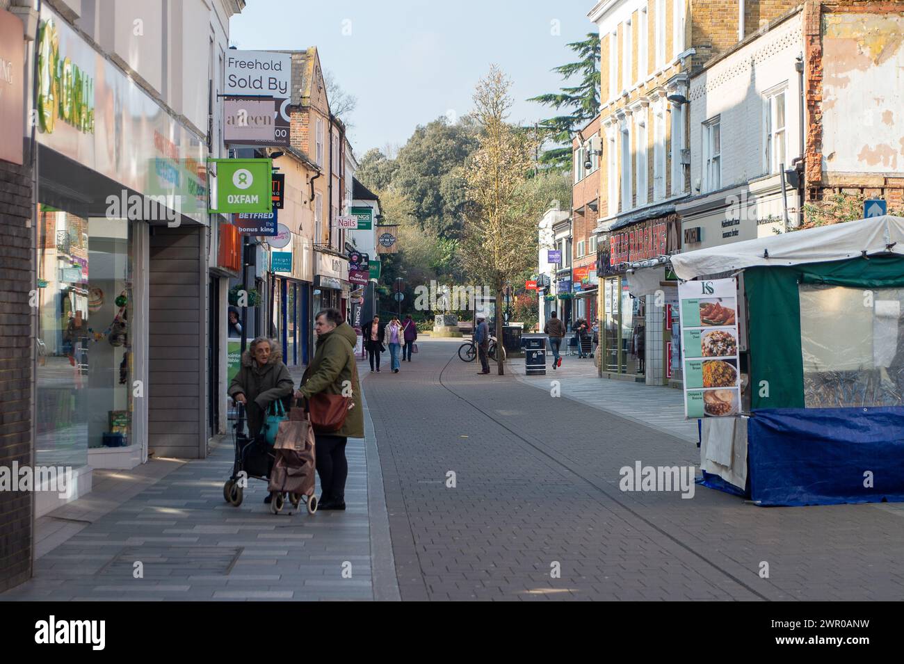 Maidenhead, Berkshire, UK. 8th March, 2024. Shoppers were out and about ...