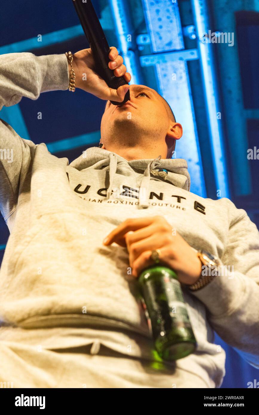 Italian singer Music Concert - Massimo Pericolo - Le cose cambiano Club ...