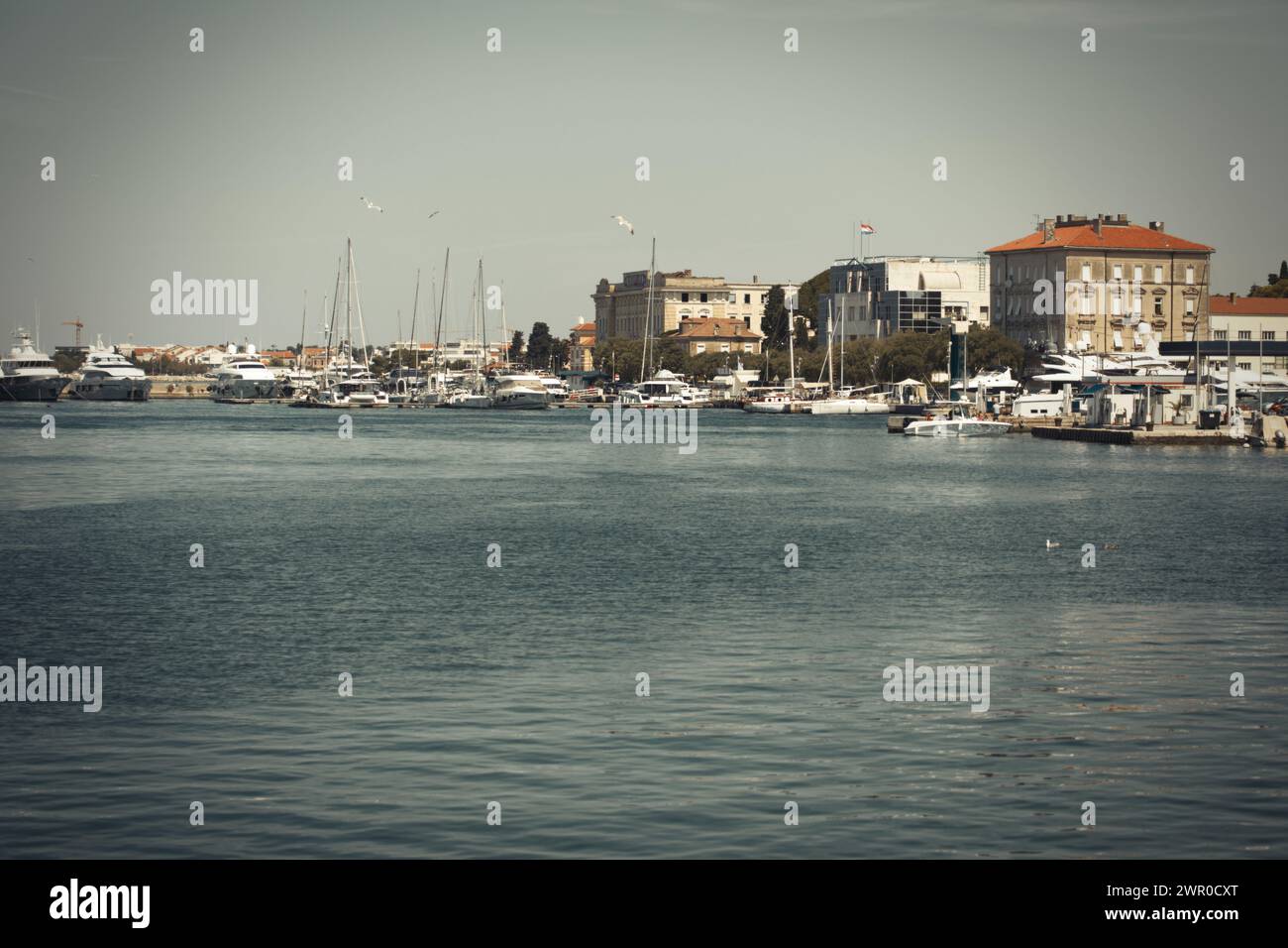 Downtown location hi-res stock photography and images - Alamy