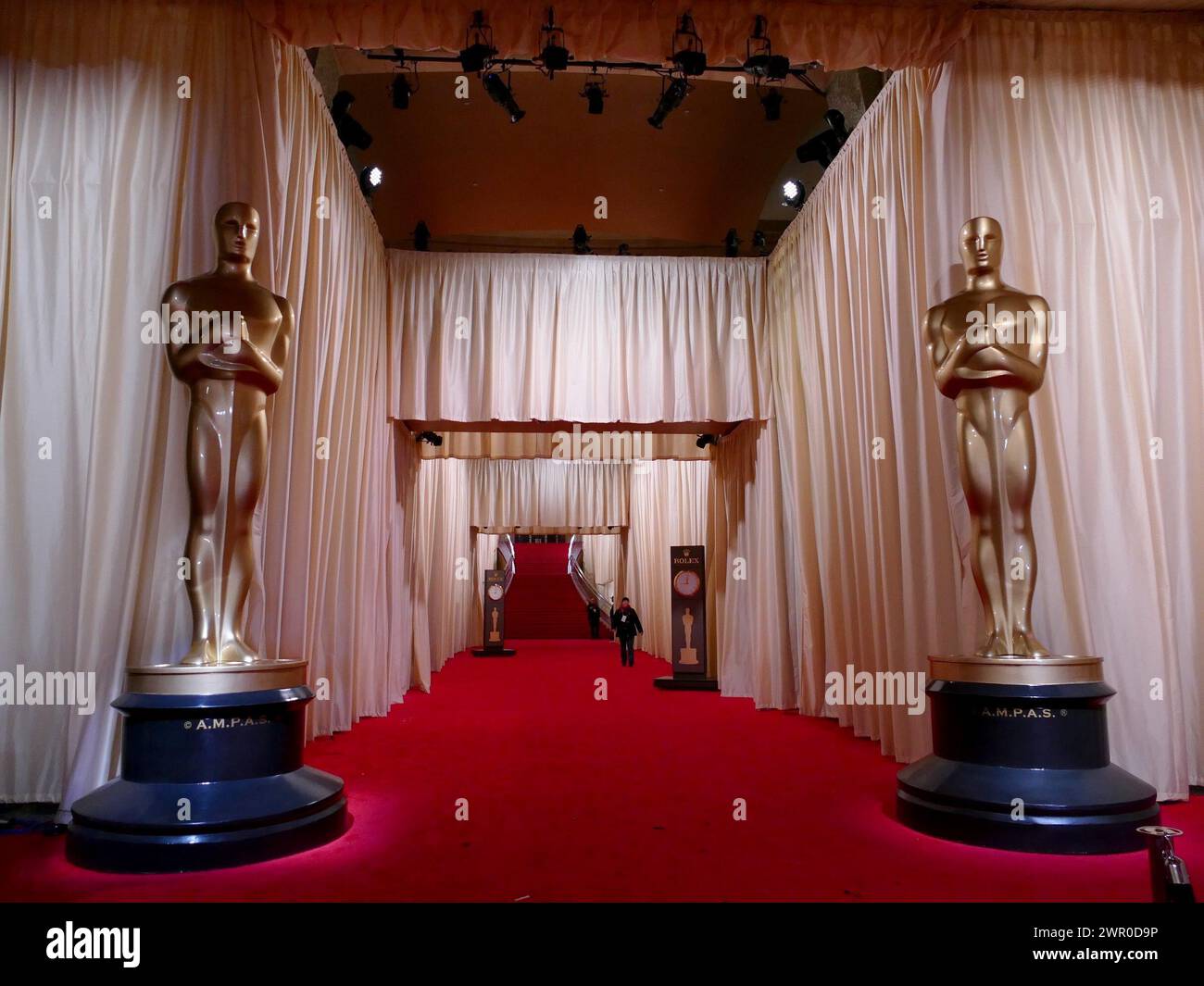 Los Angeles, USA. 09th Mar, 2024. Oscar figures stand on the red carpet ...