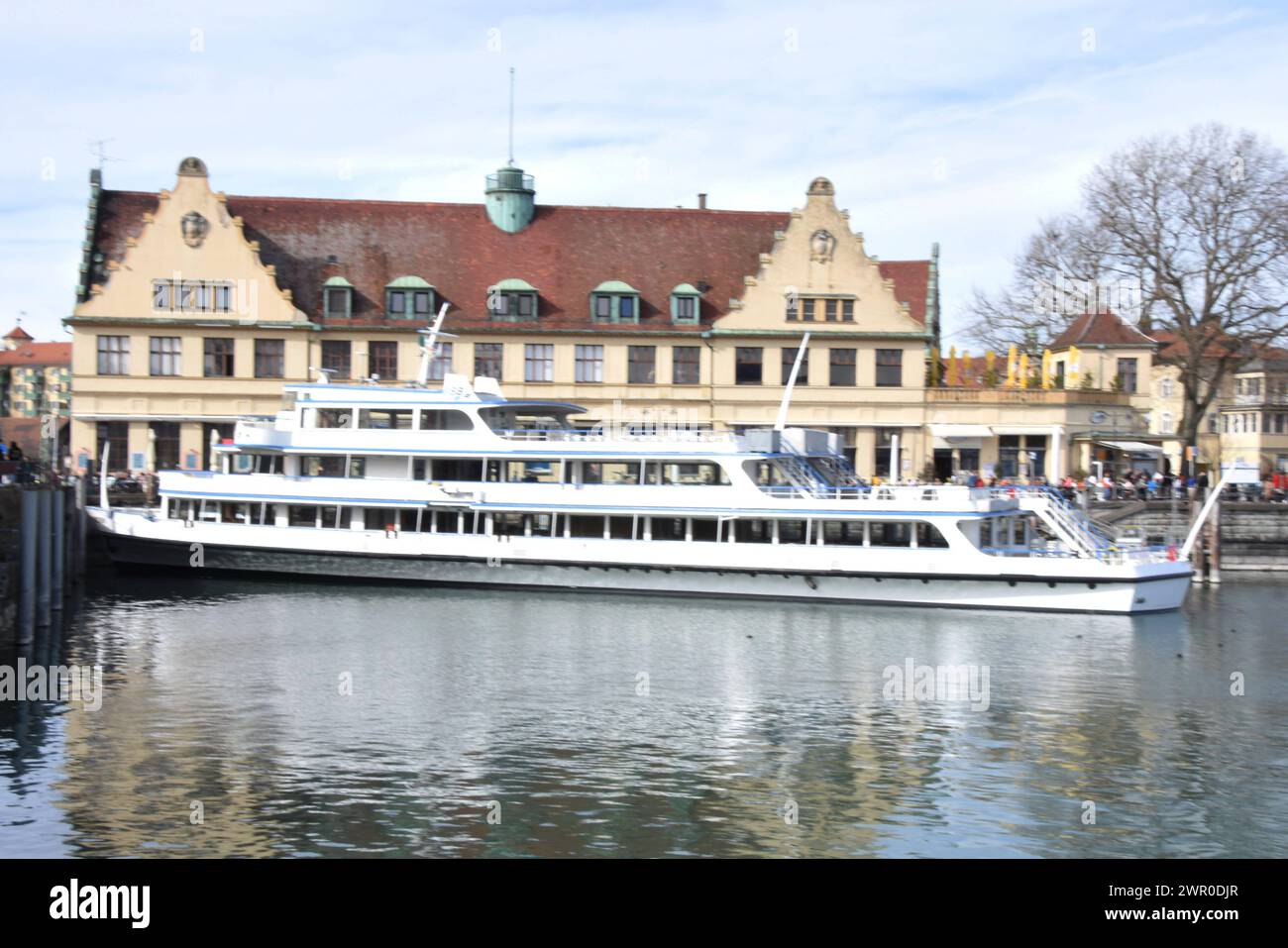 Bodenseeschiffahrt Schiff Muenchen-Hintergrund -Bahnhof Lindau Bodensee ...