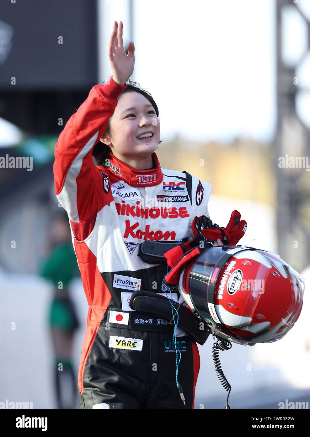 Japanese Juju Noda responds to the spectators after completing the ...