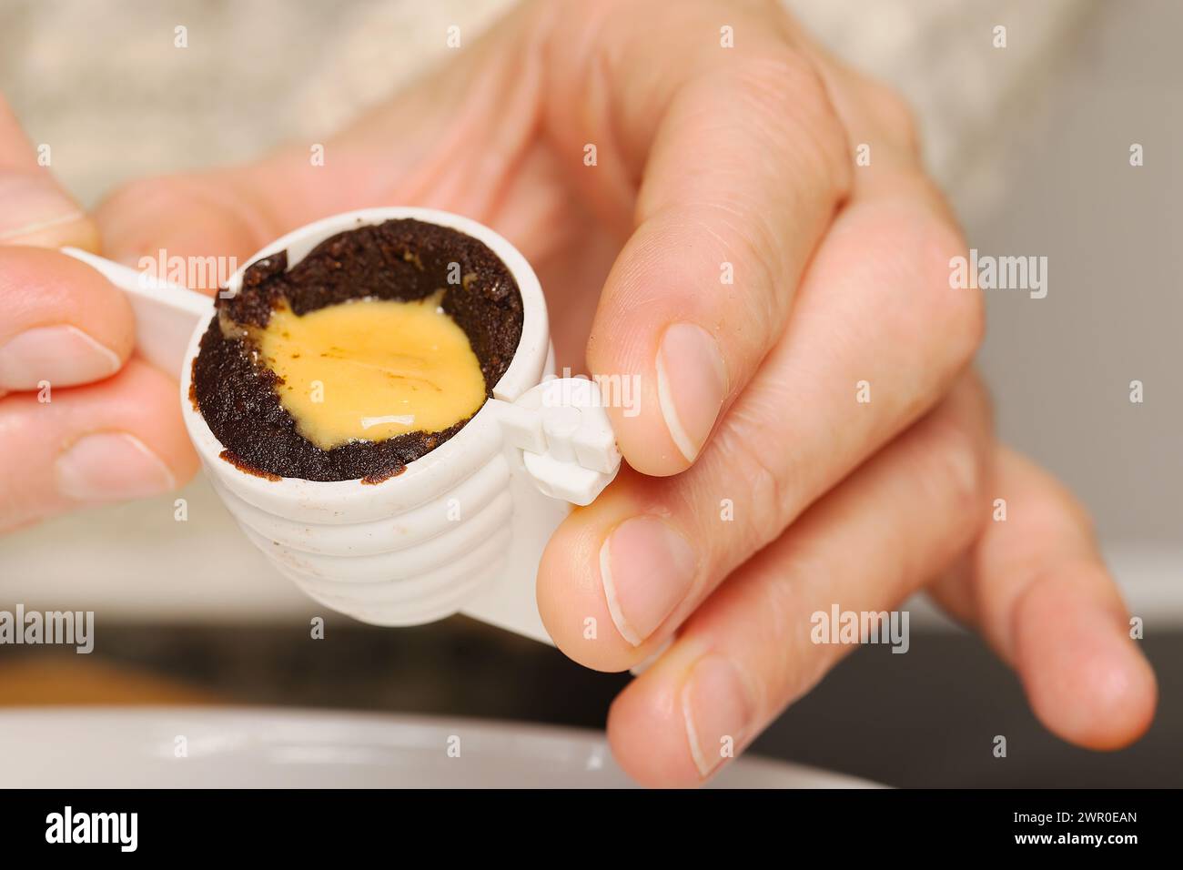 Filling of traditional christmas sweets bee hives with yolk creme Stock ...