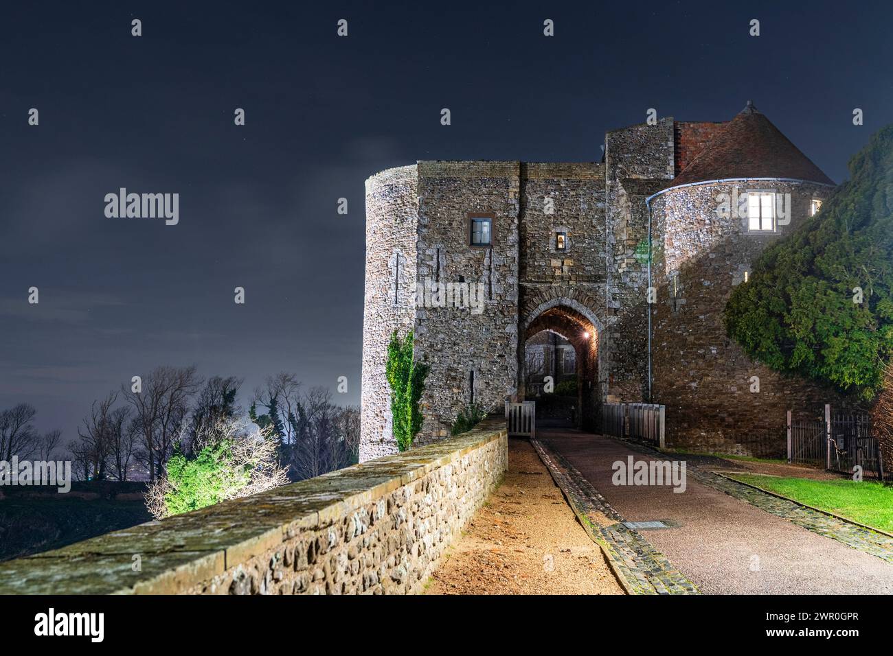Dover castle night hi-res stock photography and images - Alamy