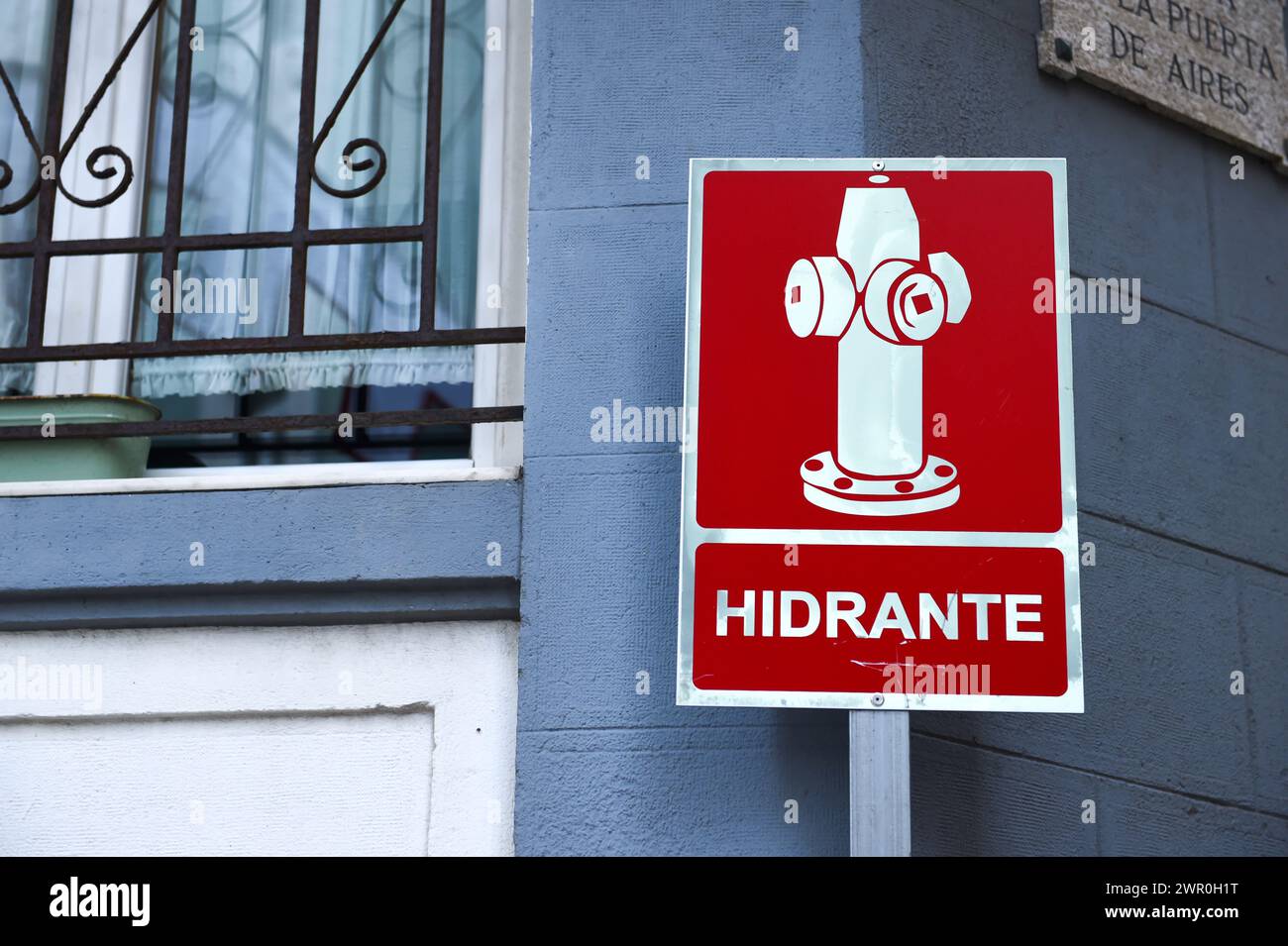Hydrant signage hi-res stock photography and images - Alamy