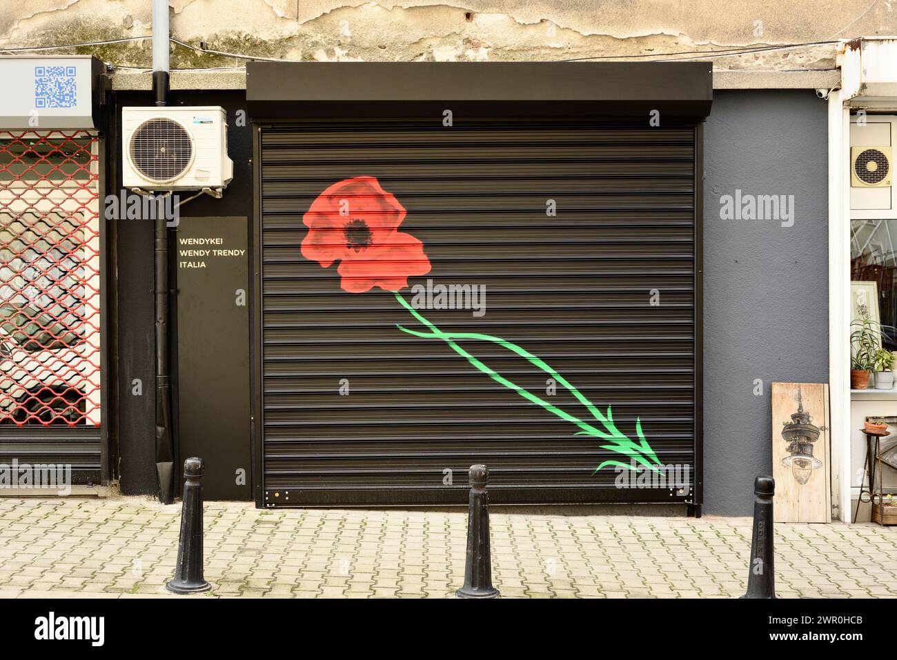 Roller shutter door hi-res stock photography and images - Alamy