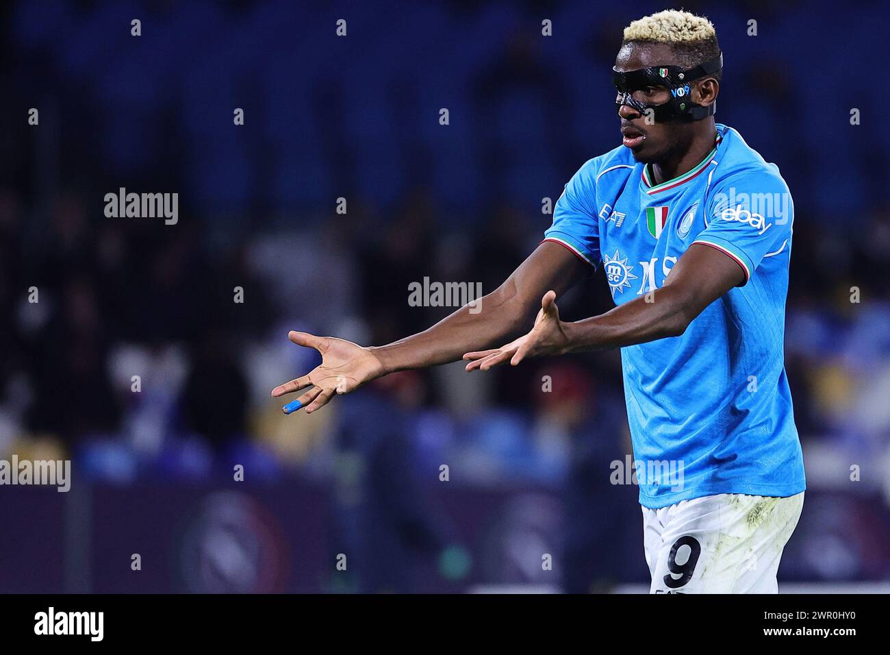 Victor Osimhen of SSC Napoli gestures during the Serie A football match ...