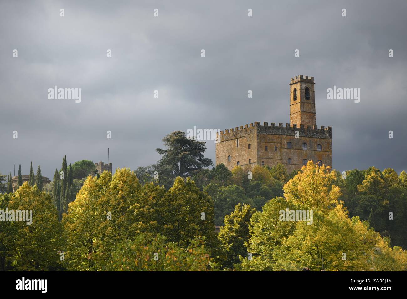Castello castello castello castello antico hi-res stock photography and ...