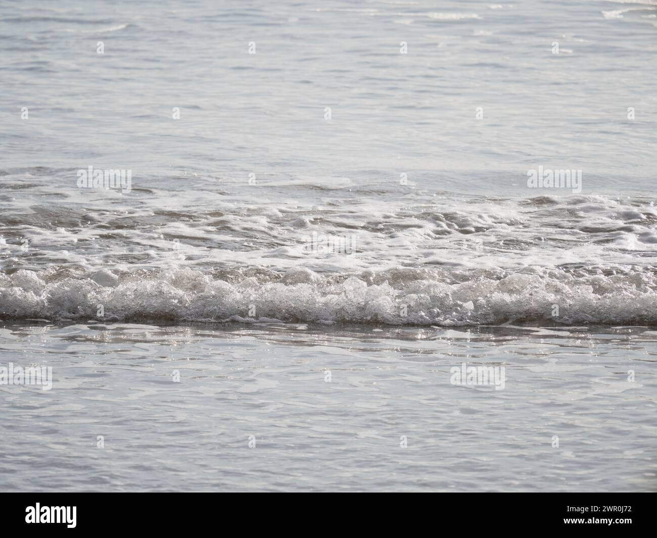 Small foamy wave background Stock Photo - Alamy