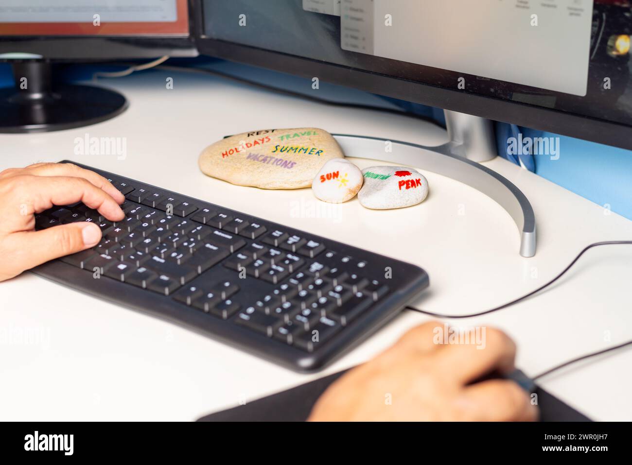 Hands computer words hi-res stock photography and images - Alamy