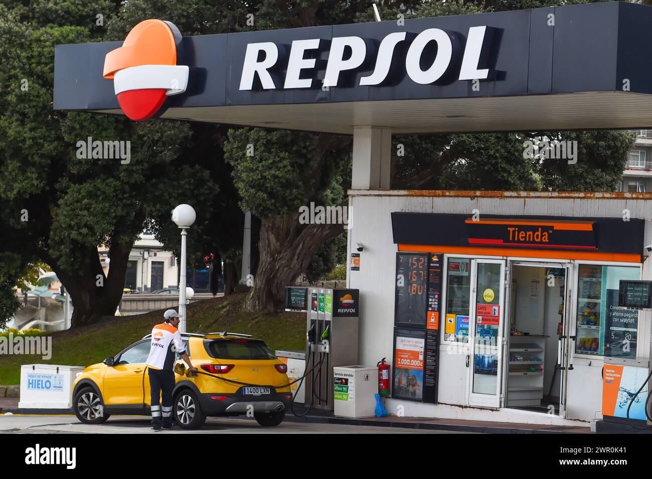 Repsol petrol station hi-res stock photography and images - Alamy