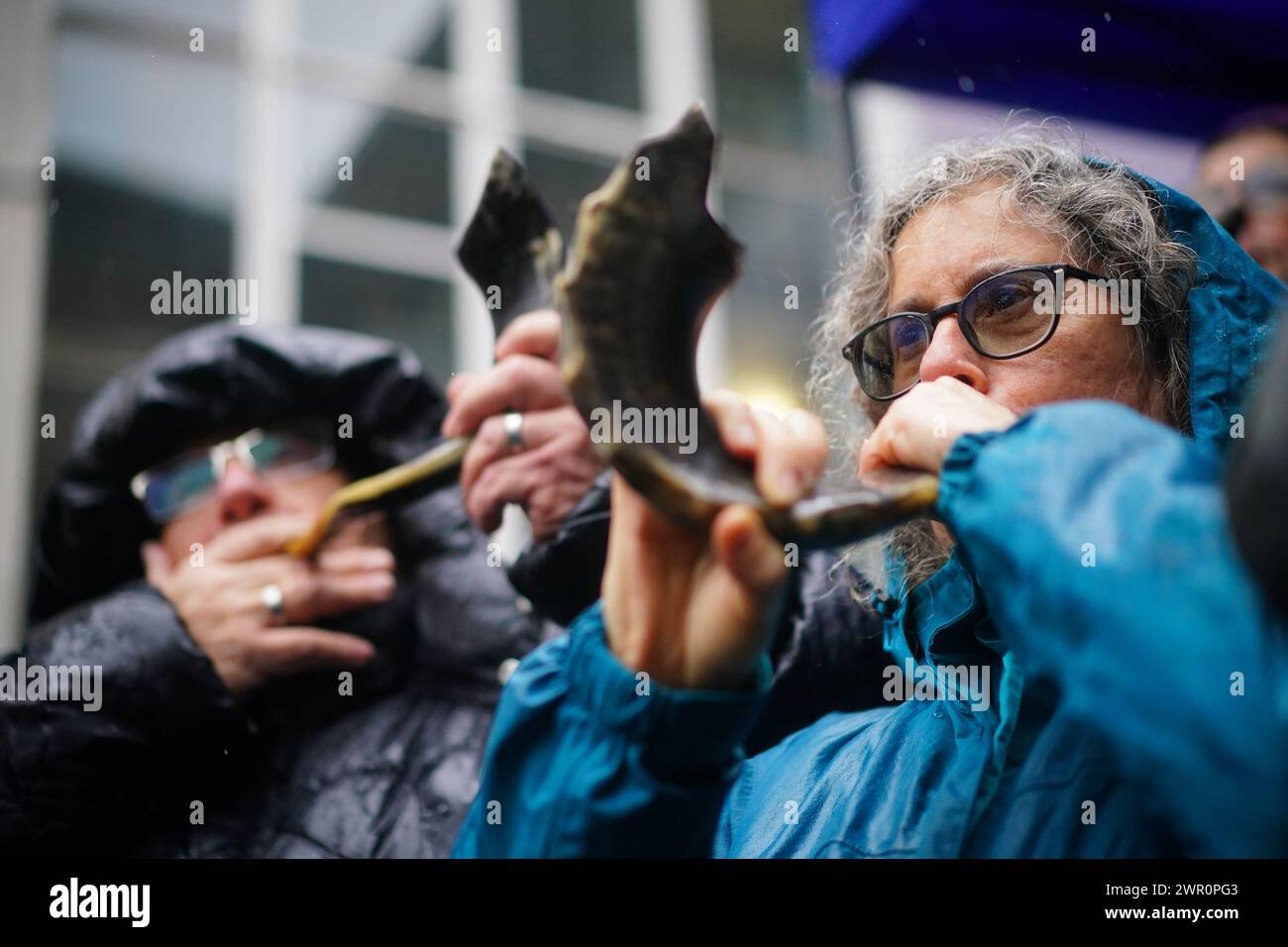 People blowing shofars and whistles in Abbey Road, London, led by ...