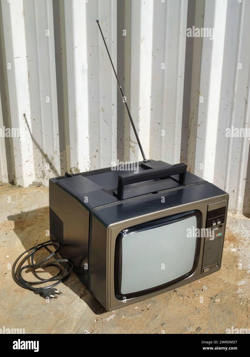 Vintage television set in front of a plain wall Stock Photo - Alamy