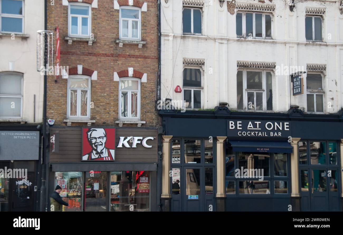 Fast food outlets high street uk hi-res stock photography and images ...