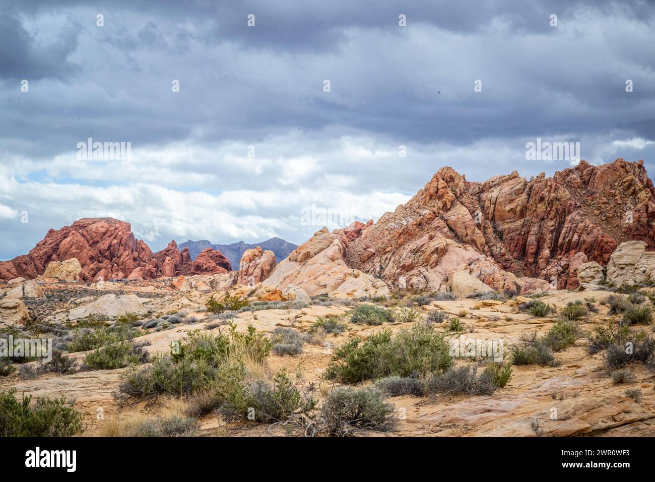 Valley of Fire State Park Nevada hike in sandstone rock formations ...
