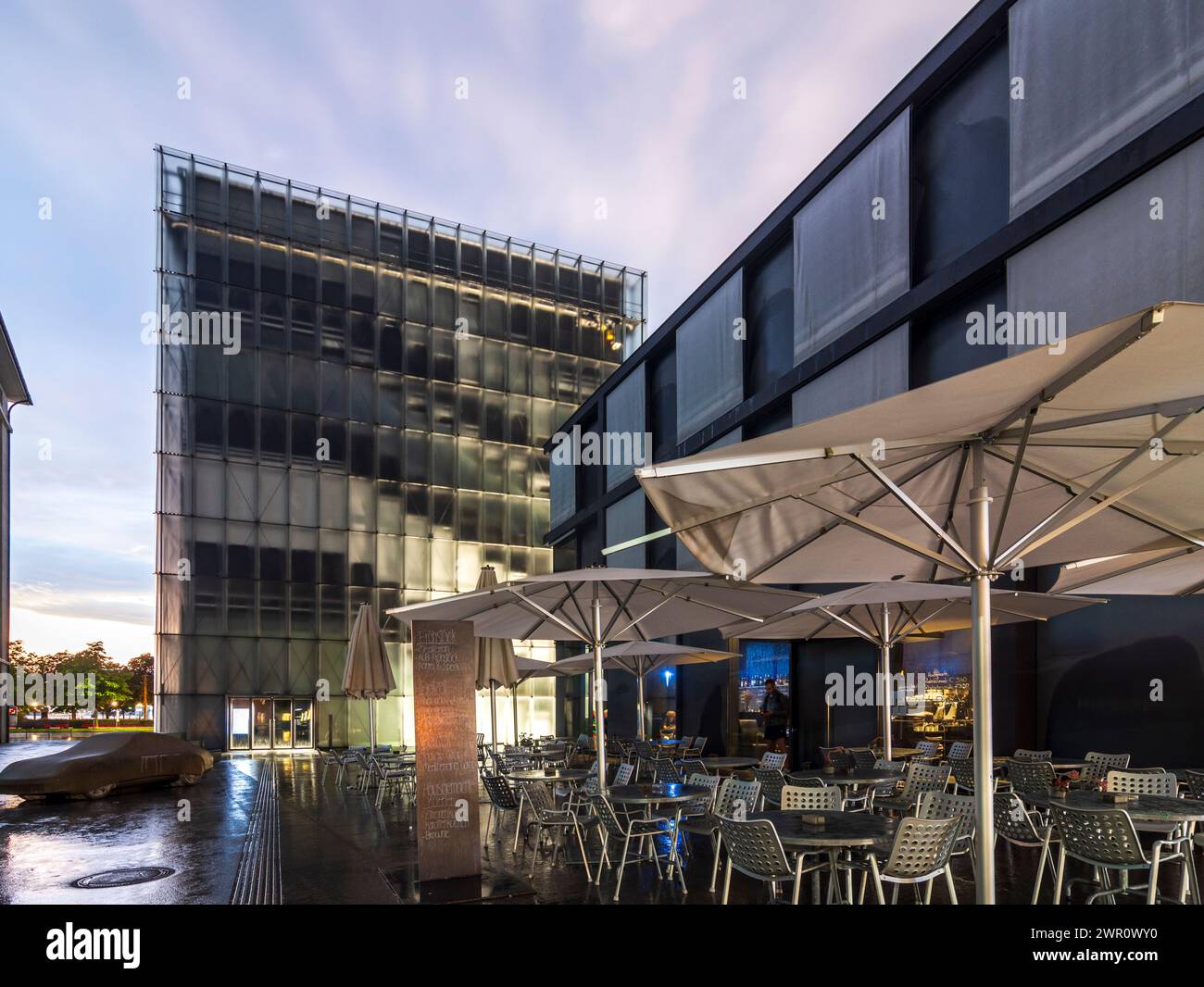 Bregenz: art gallery Kunsthaus Bregenz, sunset in Bodensee (Lake ...