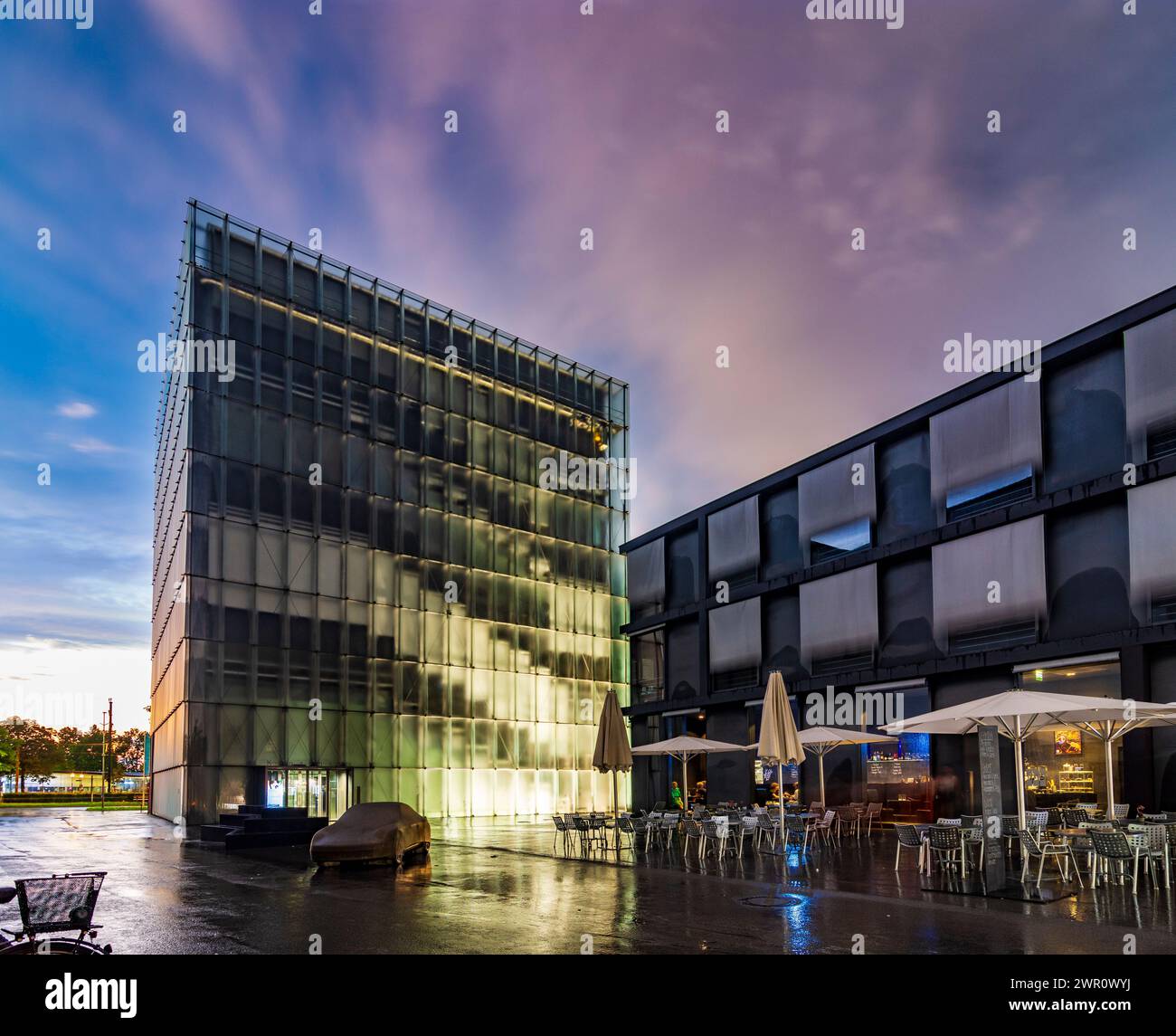 Bregenz: art gallery Kunsthaus Bregenz, sunset in Bodensee (Lake ...