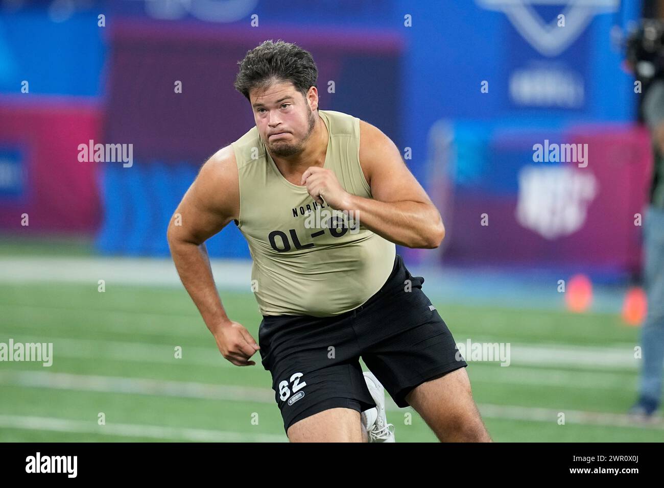 Washington offensive lineman Roger Rosengarten runs a drill at the NFL ...
