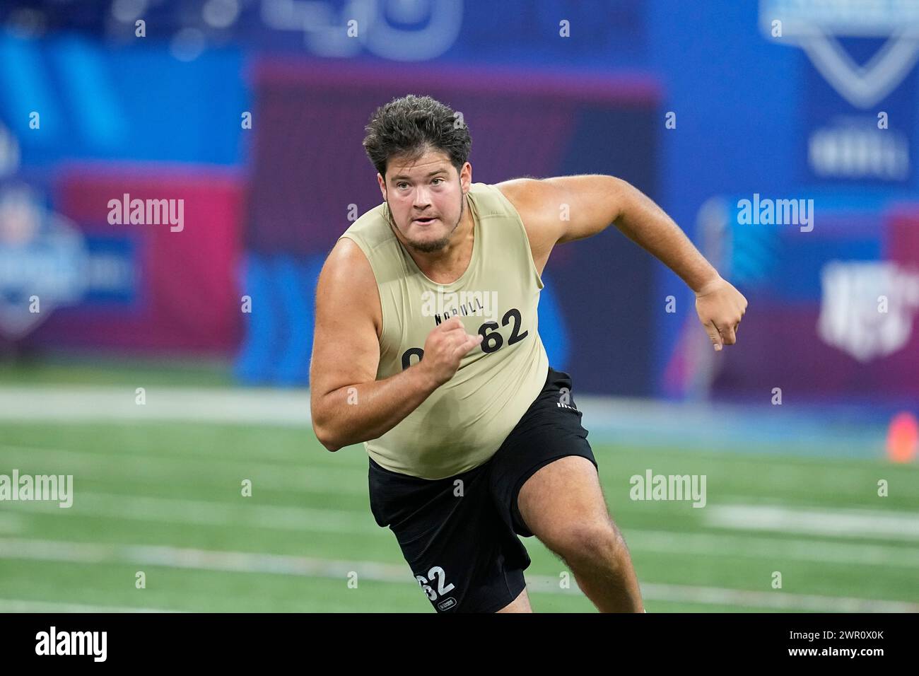 Washington offensive lineman Roger Rosengarten runs a drill at the NFL ...