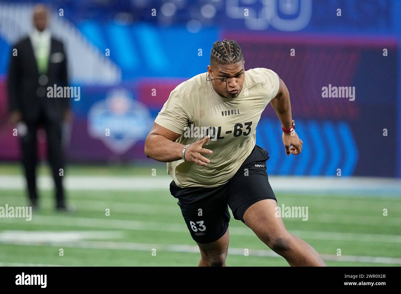 Oklahoma offensive lineman Walter Rouse runs a drill at the NFL ...