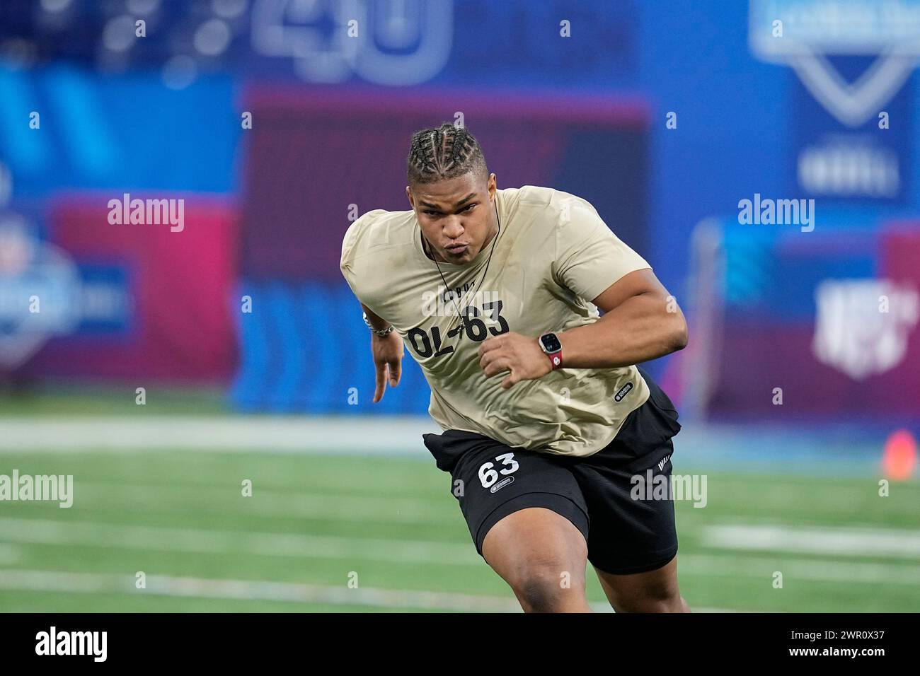 Oklahoma offensive lineman Walter Rouse runs a drill at the NFL ...