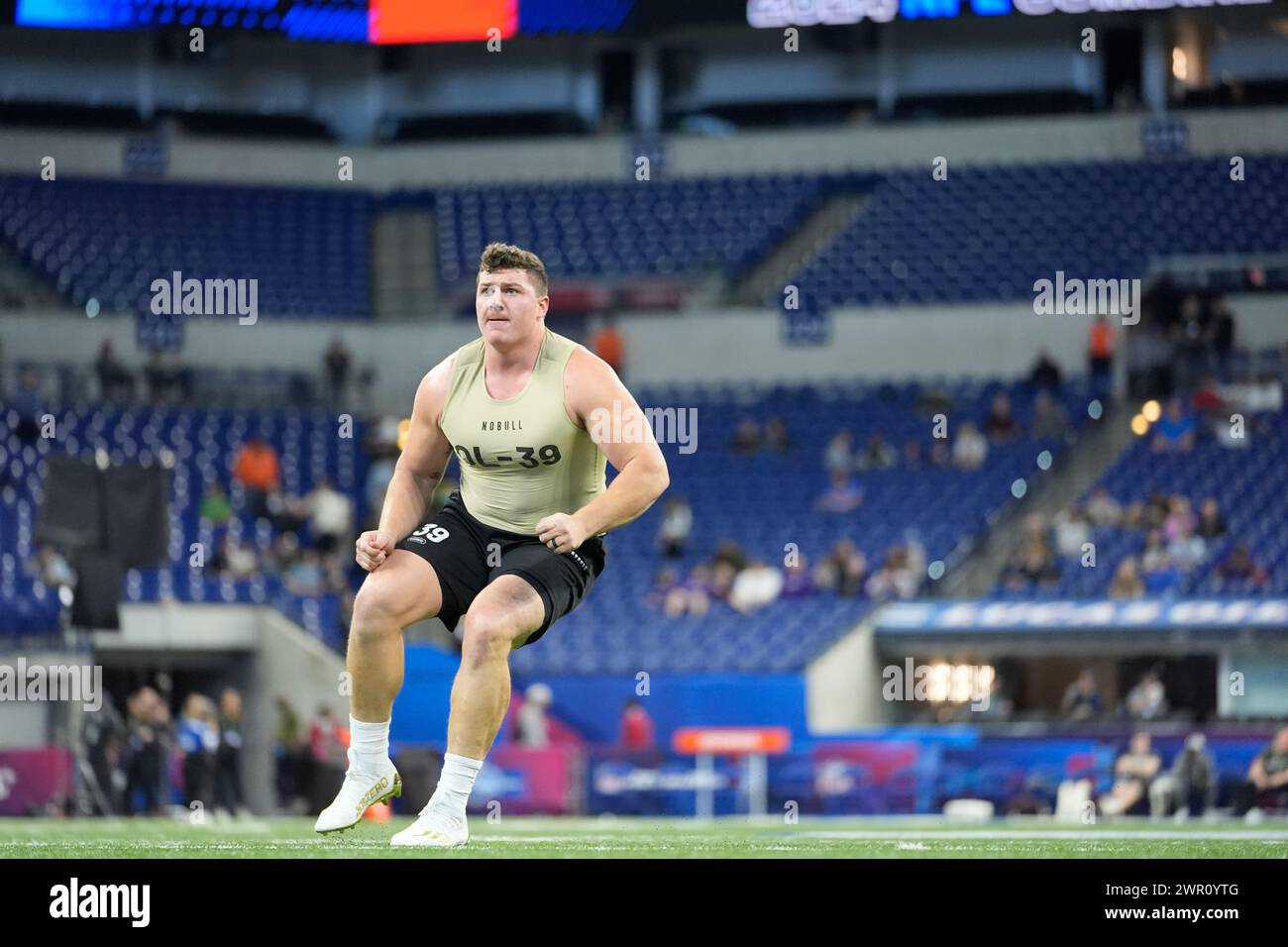Southern California offensive lineman Jarrett Kingston runs a drill at ...