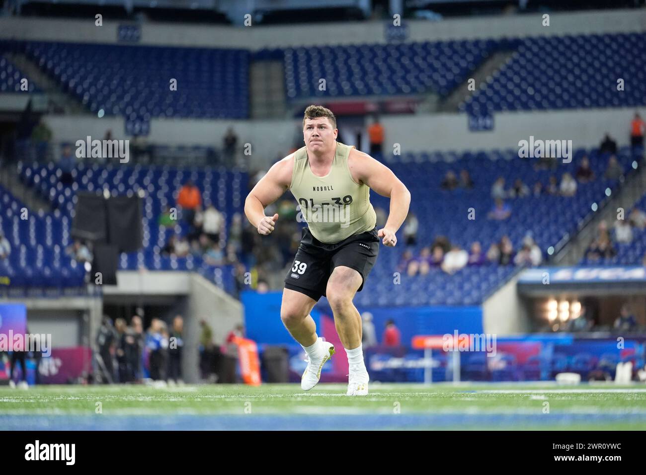 Southern California offensive lineman Jarrett Kingston runs a drill at ...