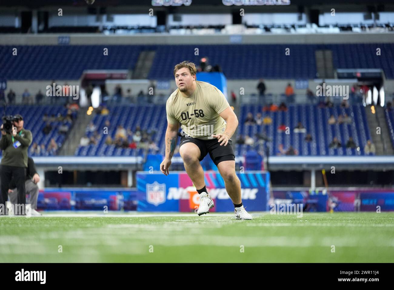 Oregon offensive lineman Jackson Powers-Johnson runs a drill at the NFL ...