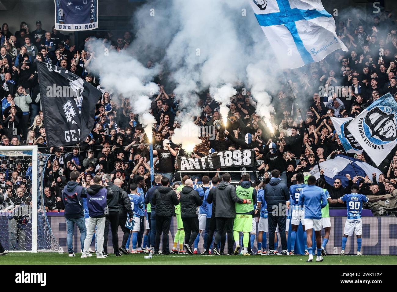 Genk's players celebrate after winning a soccer match between KRC Genk ...