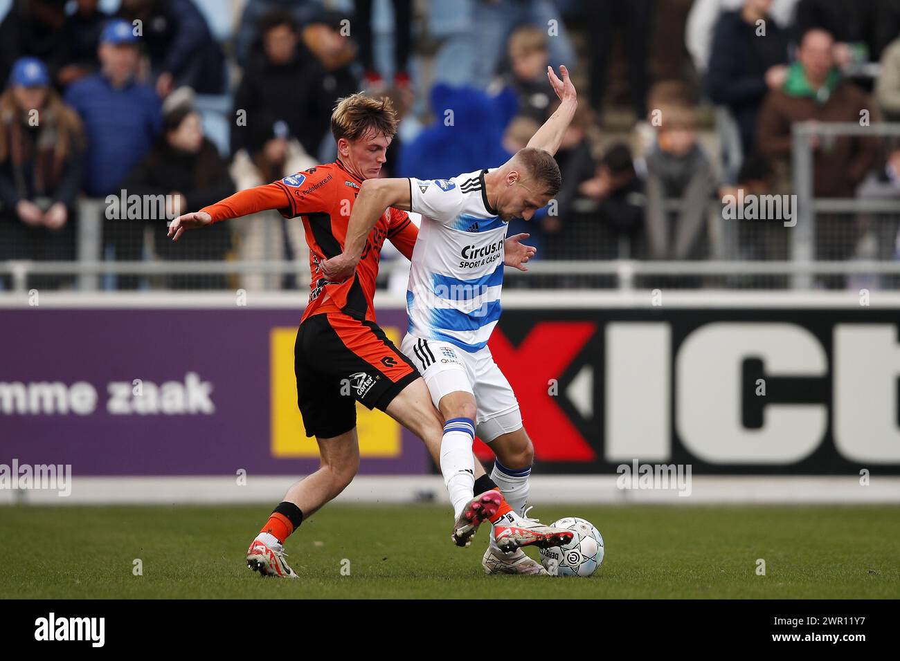 ZWOLLE - (l-r) Zach Booth of FC Volendam, Silvester van de Water of PEC ...