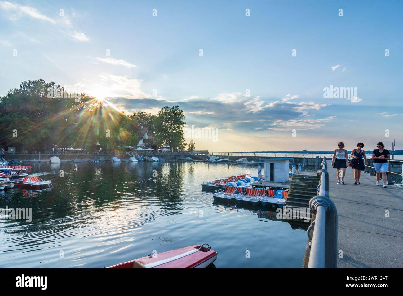 Bregenz: lake Bodensee (Lake Constance), harbor, restaurant "Wirtshaus ...