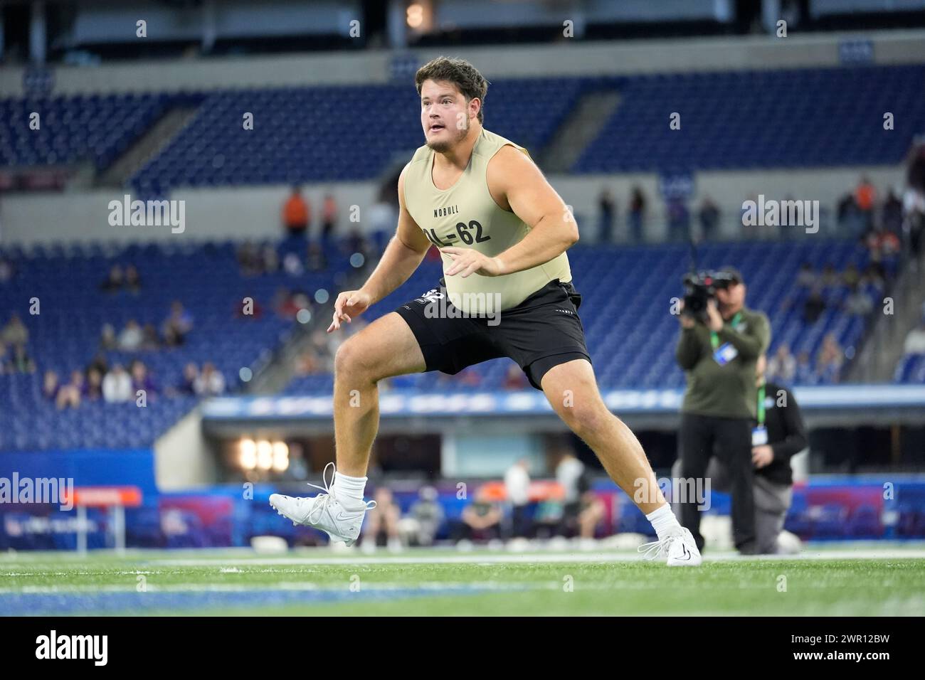 Washington offensive lineman Roger Rosengarten runs a drill at the NFL ...