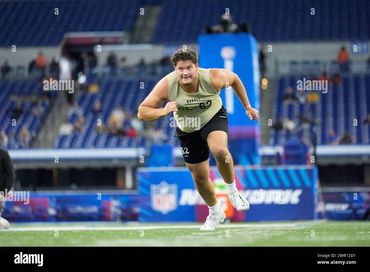 Washington offensive lineman Roger Rosengarten runs a drill at the NFL ...