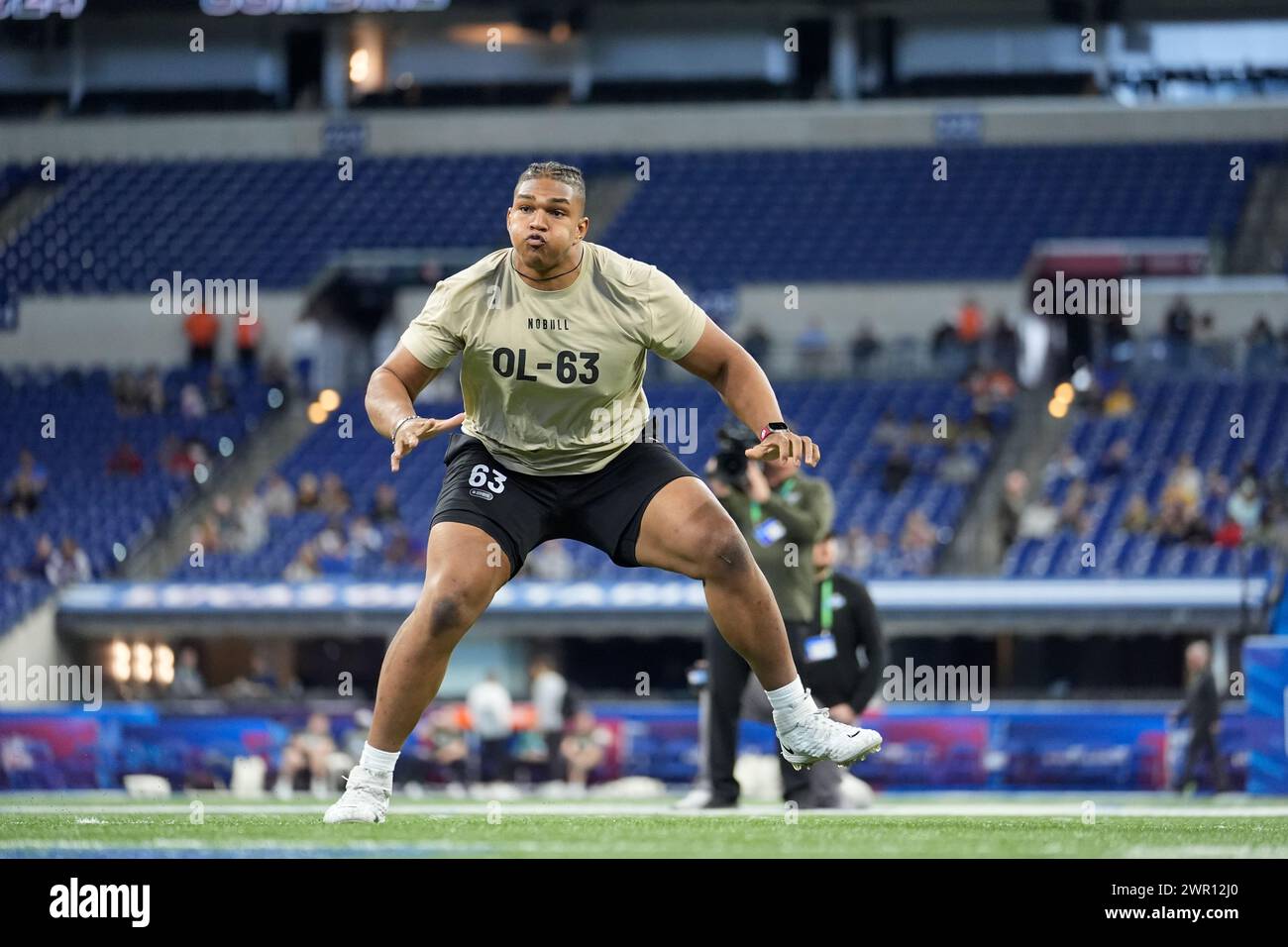 Oklahoma offensive lineman Walter Rouse runs a drill at the NFL ...