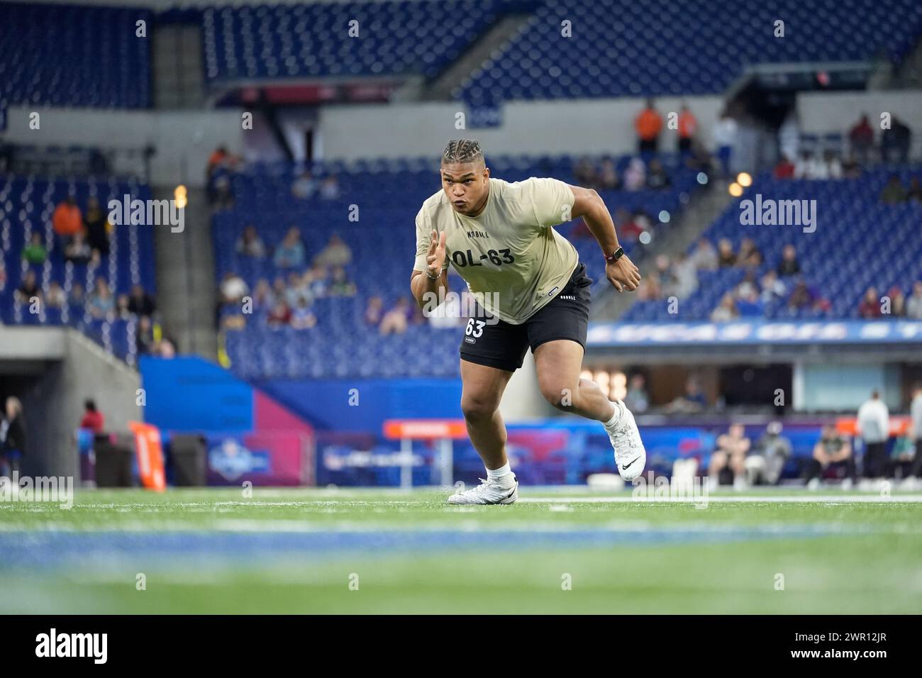 Oklahoma offensive lineman Walter Rouse runs a drill at the NFL ...