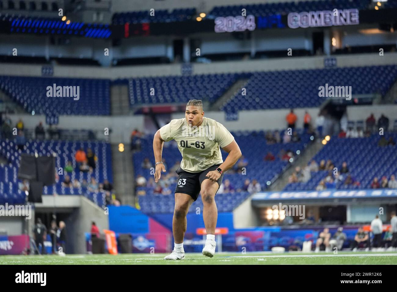 Oklahoma offensive lineman Walter Rouse runs a drill at the NFL ...
