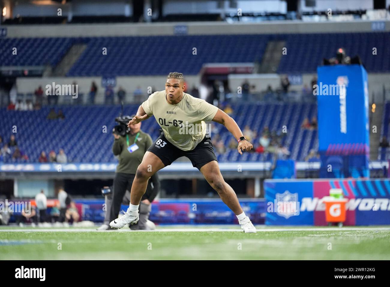 Oklahoma offensive lineman Walter Rouse runs a drill at the NFL ...
