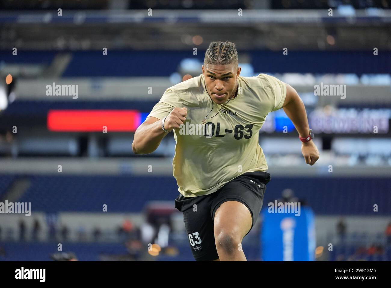 Oklahoma offensive lineman Walter Rouse runs a drill at the NFL ...