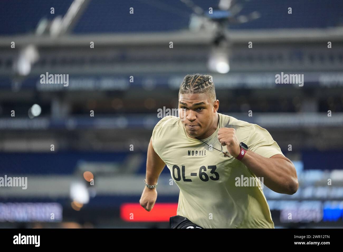Oklahoma offensive lineman Walter Rouse runs a drill at the NFL ...