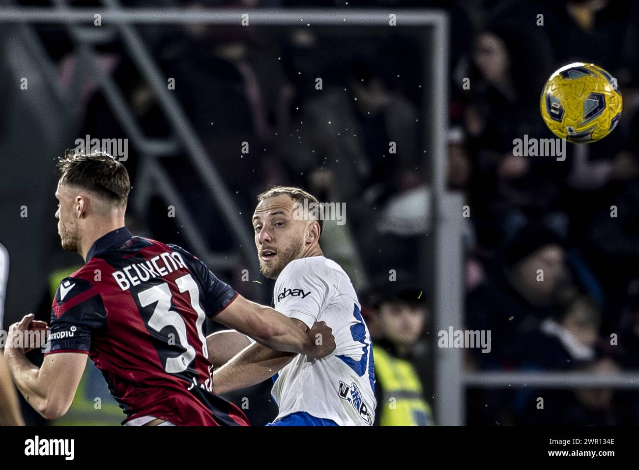 Sam Beukema (Bologna) Carlos Augusto (Inter) during the Italian Serie A ...