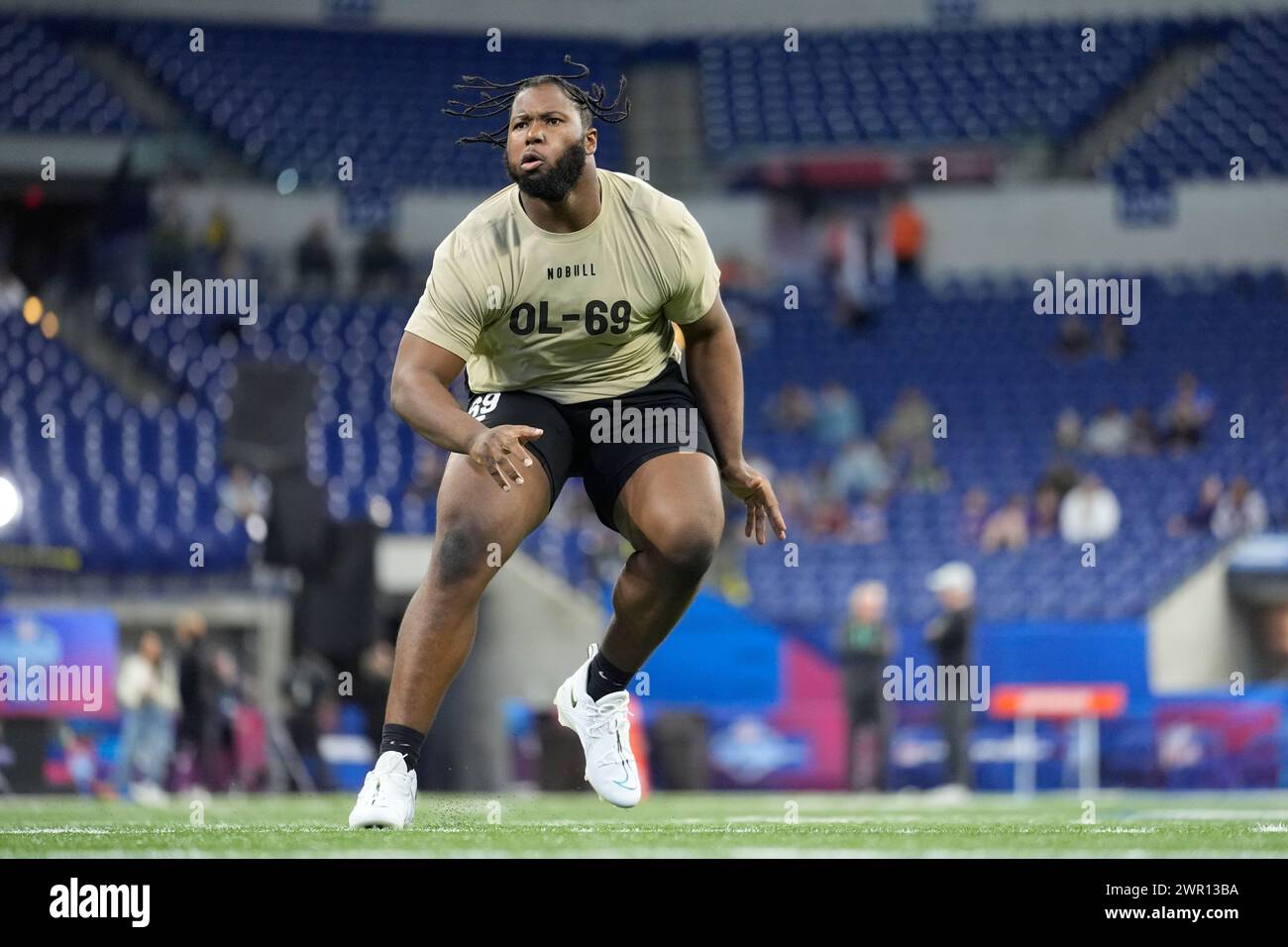 Georgia offensive lineman Sedrick Van Pran-Granger runs a drill at the ...