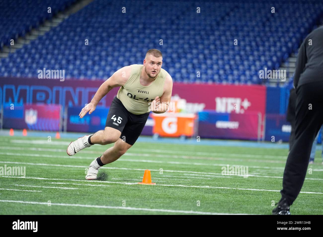 Arkansas offensive lineman Beaux Limmer runs a drill at the NFL ...