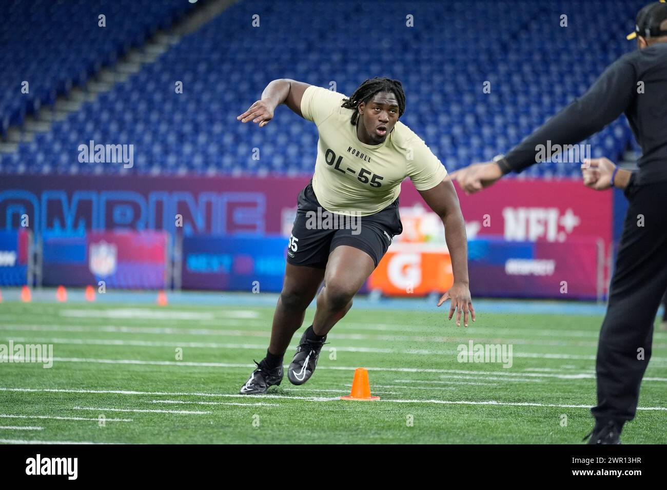 Houston offensive lineman Patrick Paul runs a drill at the NFL football ...