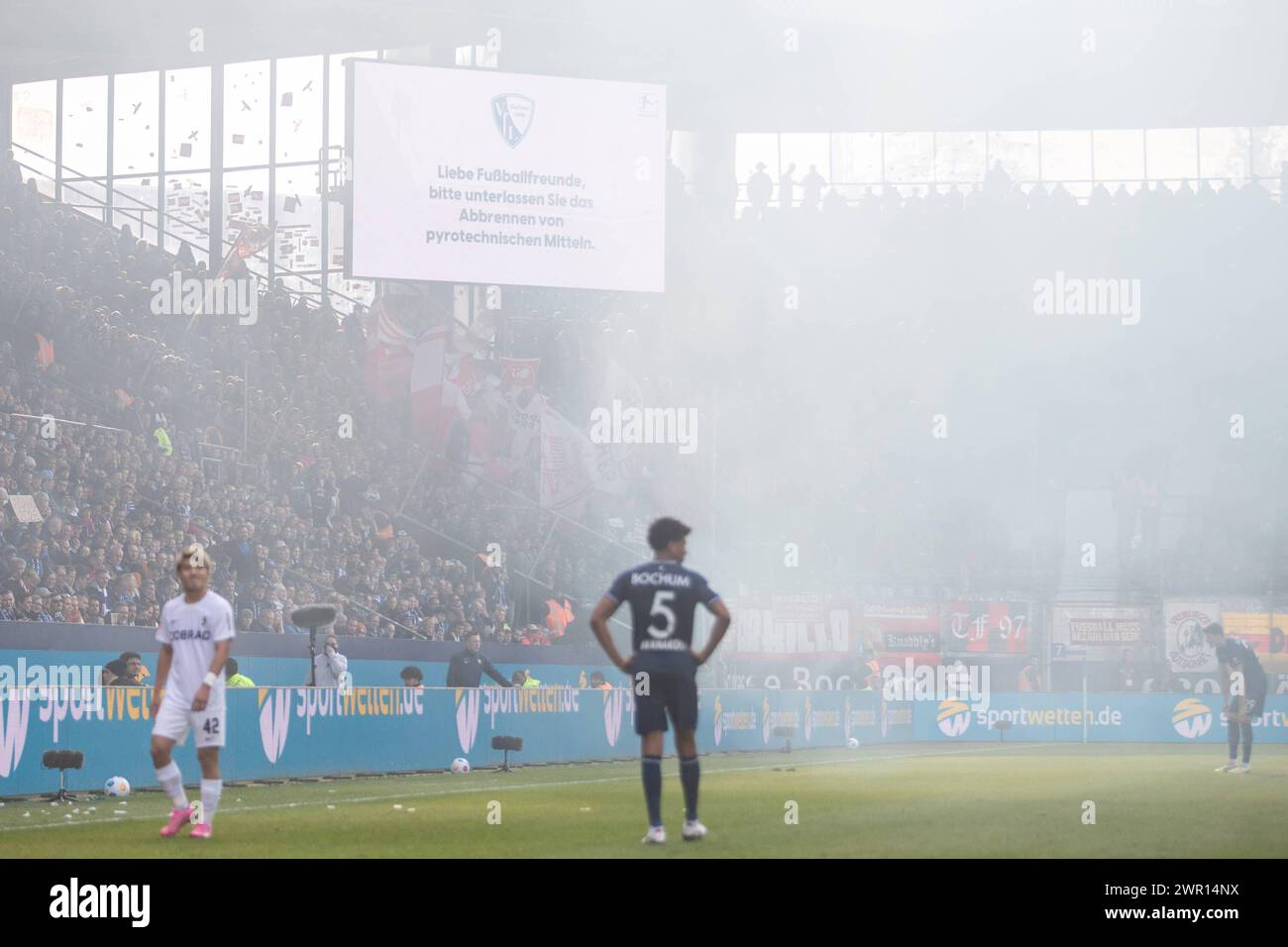 1.Fußball Bundesliga: VfL Bochum - SC Freiburg 10.03.2024. Bildschirm ...