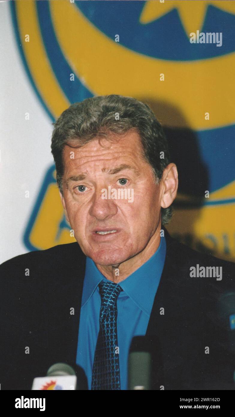 Mike walker 1999 hi-res stock photography and images - Alamy