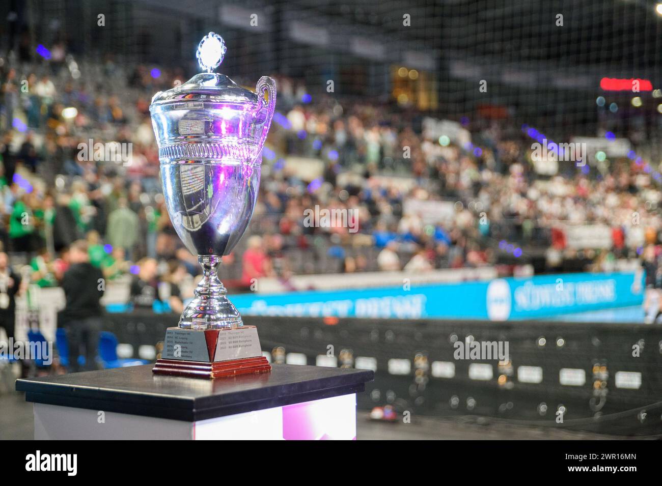 Cup final dhb hi-res stock photography and images - Alamy